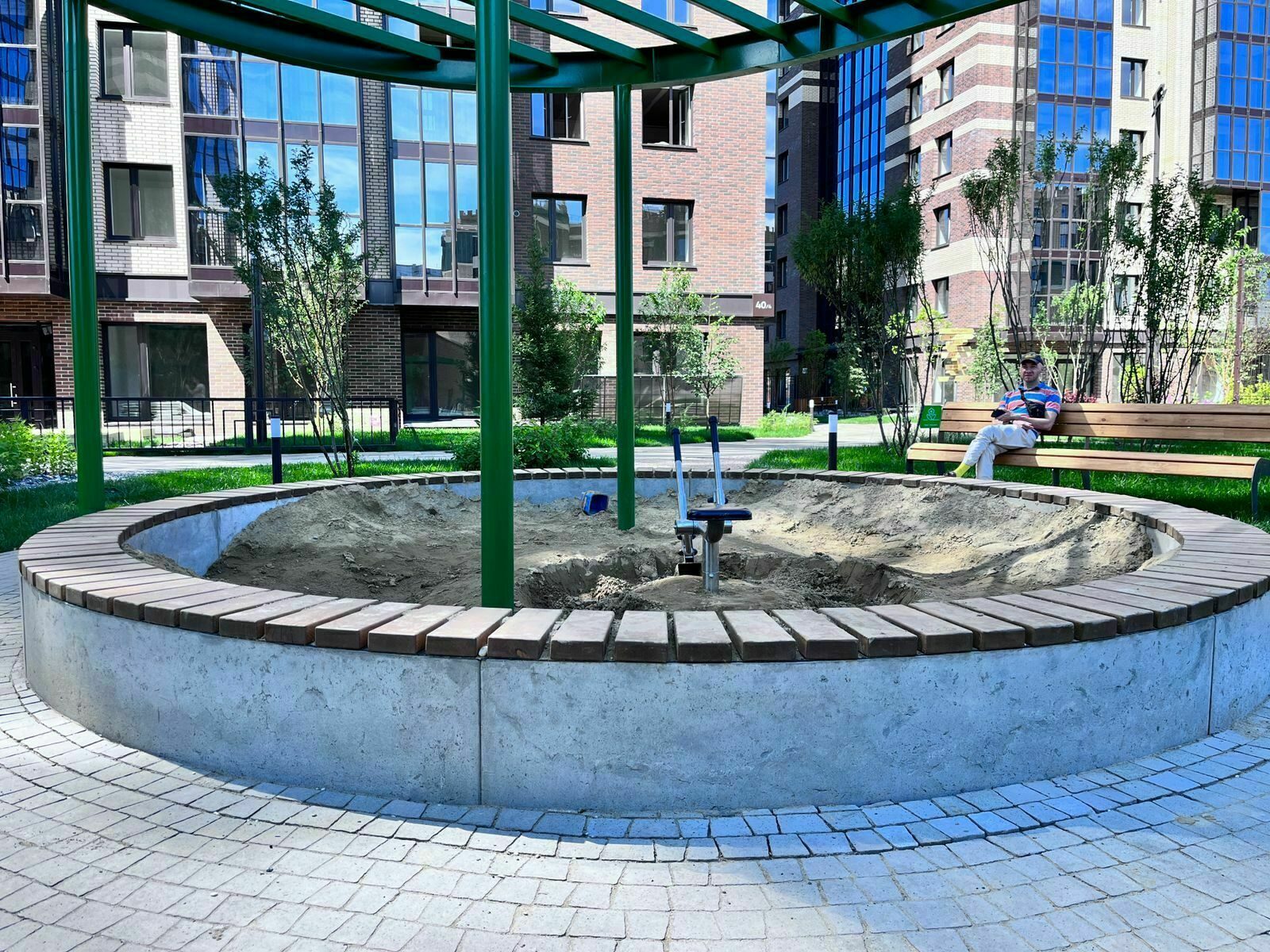 Уникальные радиусные скамейки из бетона в Красноярске Beton-ON